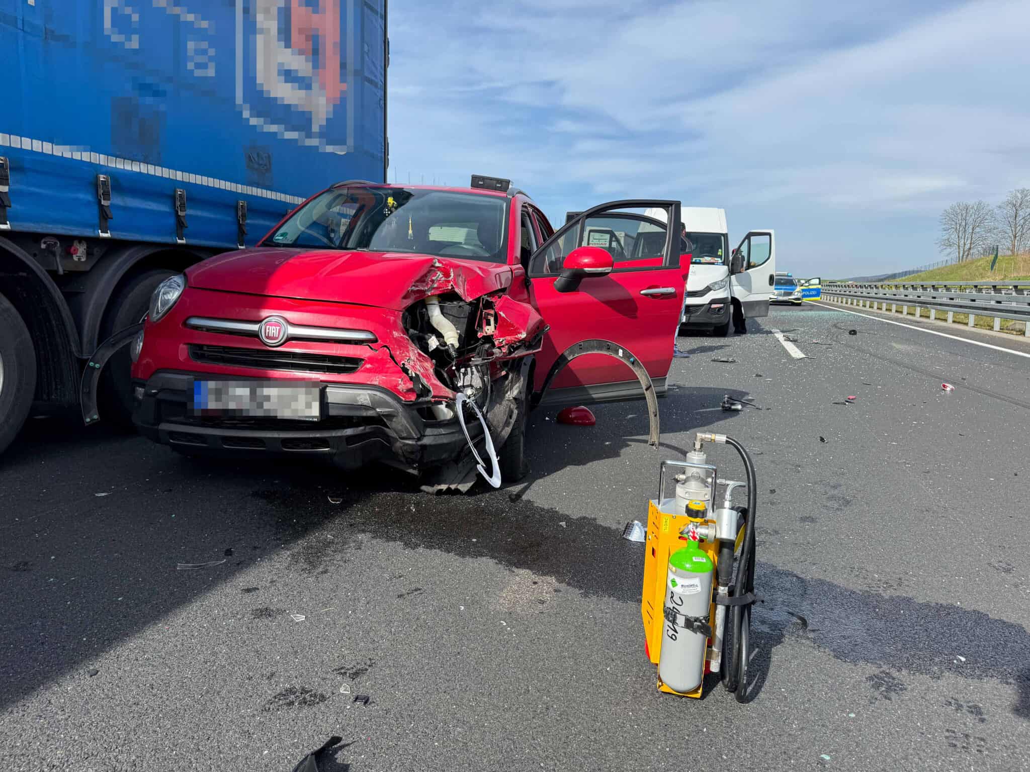 Verkehrsunfall mit vier beteiligten Fahrzeugen auf A7 bei Echte – Kreisfeuerwehr Northeim