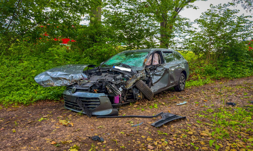Verkehrsunfall auf der B 241 bei Amelith: Fahrerin in ein Krankenhaus ...